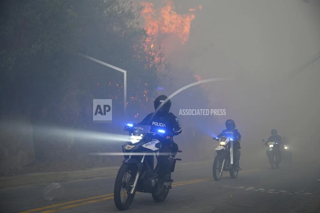Se reaviva foco de incendio forestal el noreste de Quito, ciudad ...