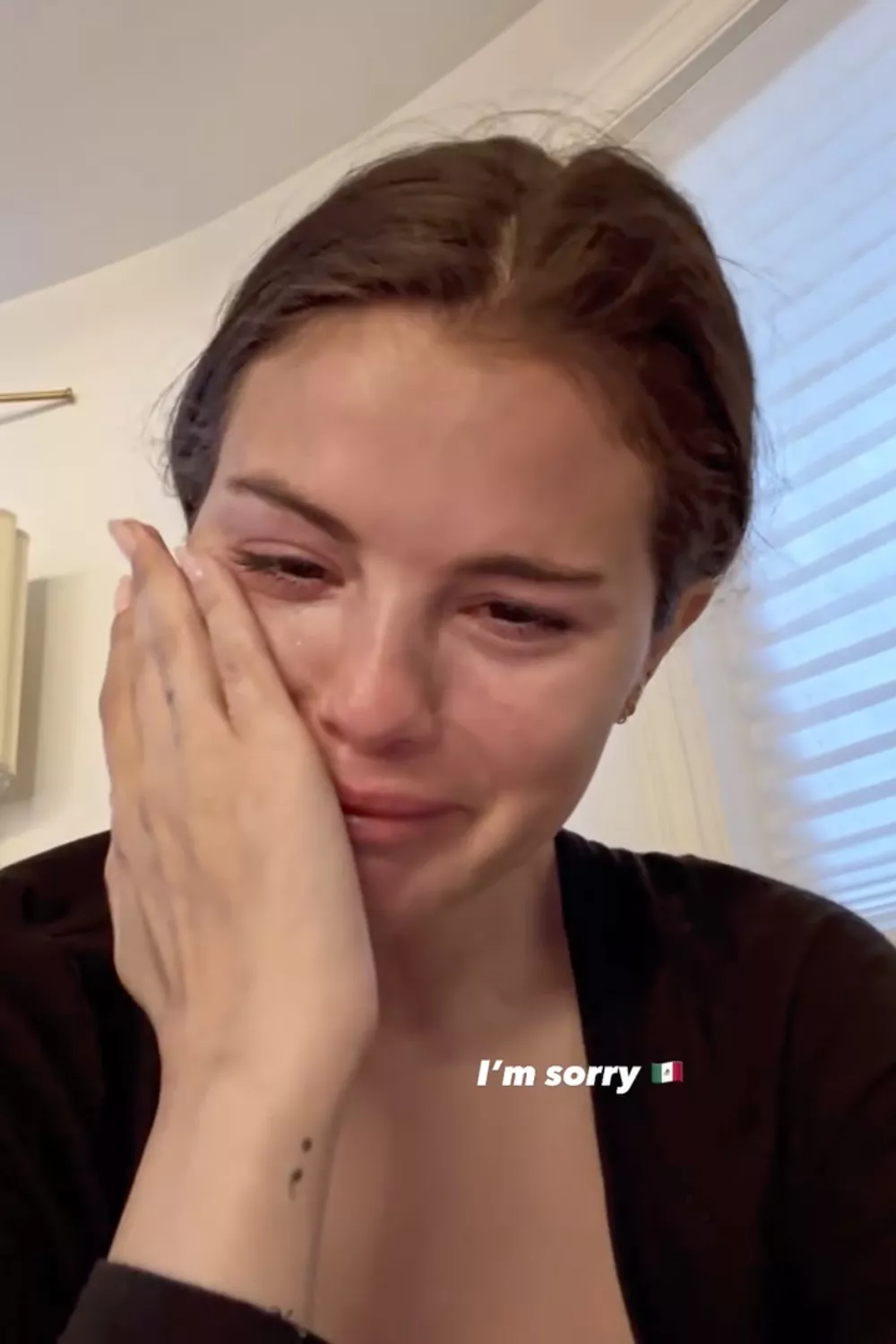 Selena Gomez solloza en un video con la bandera mexicana y dice: "Toda ...