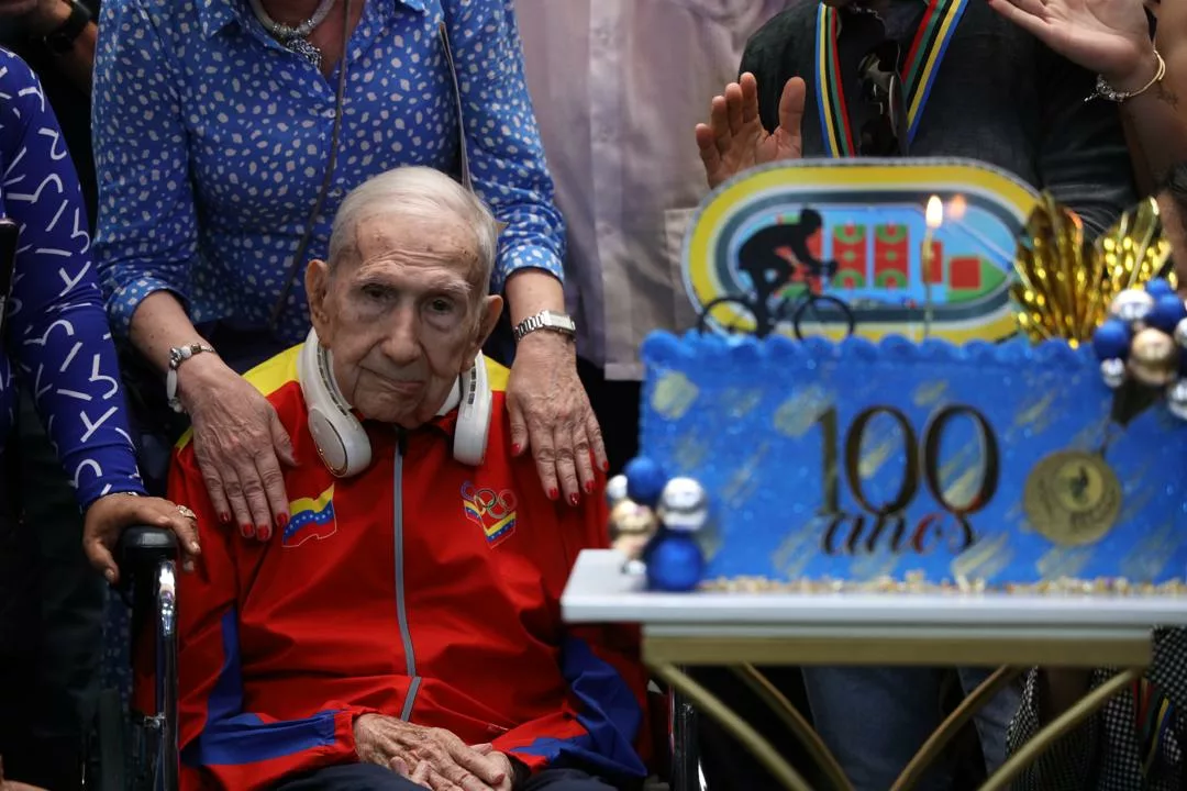 Hasta “Las Mañanitas” le cantaron a Julio César León por sus 100 años ...