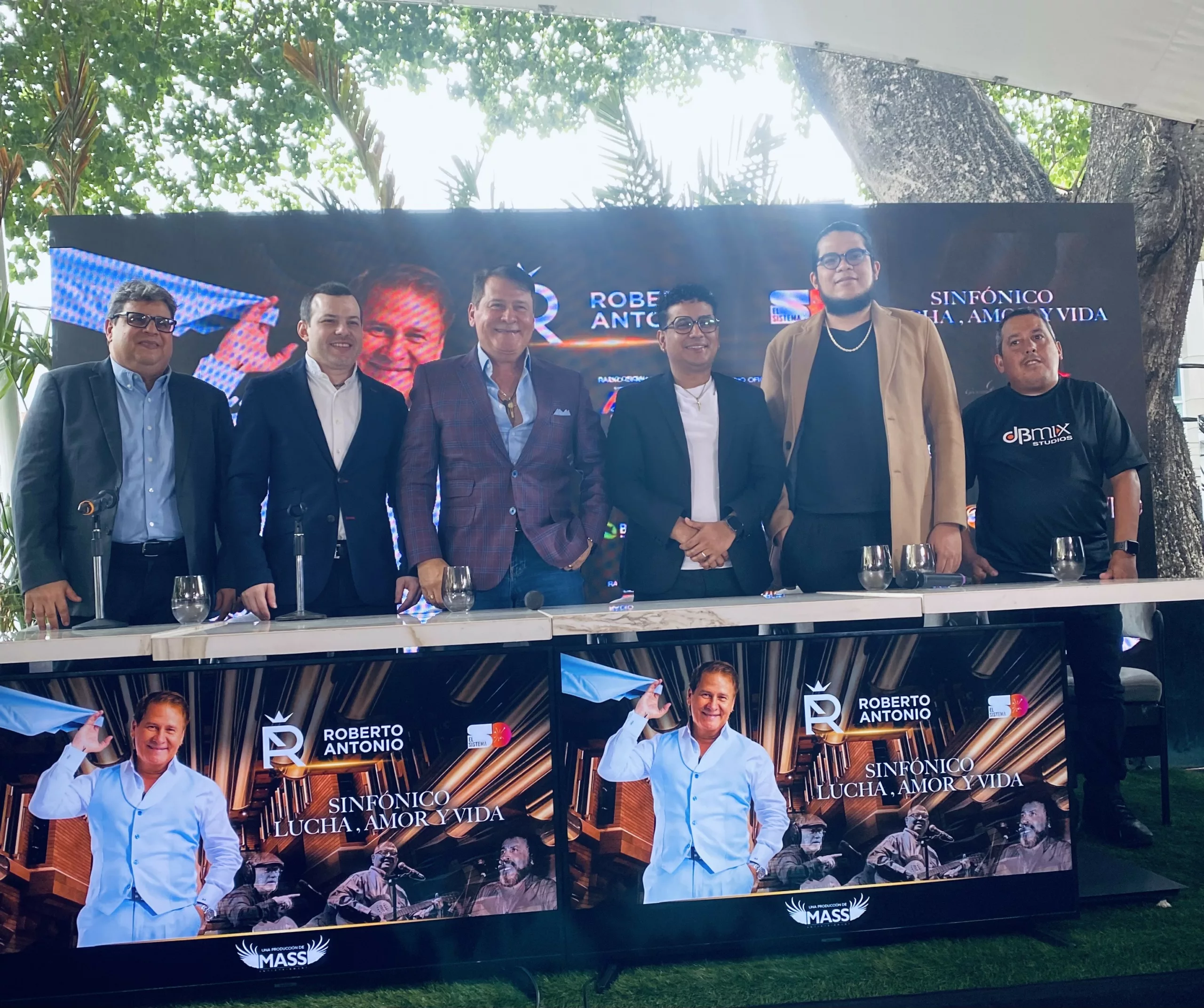 Roberto Antonio Presenta "Roberto Antonio Sinfónico: Amor