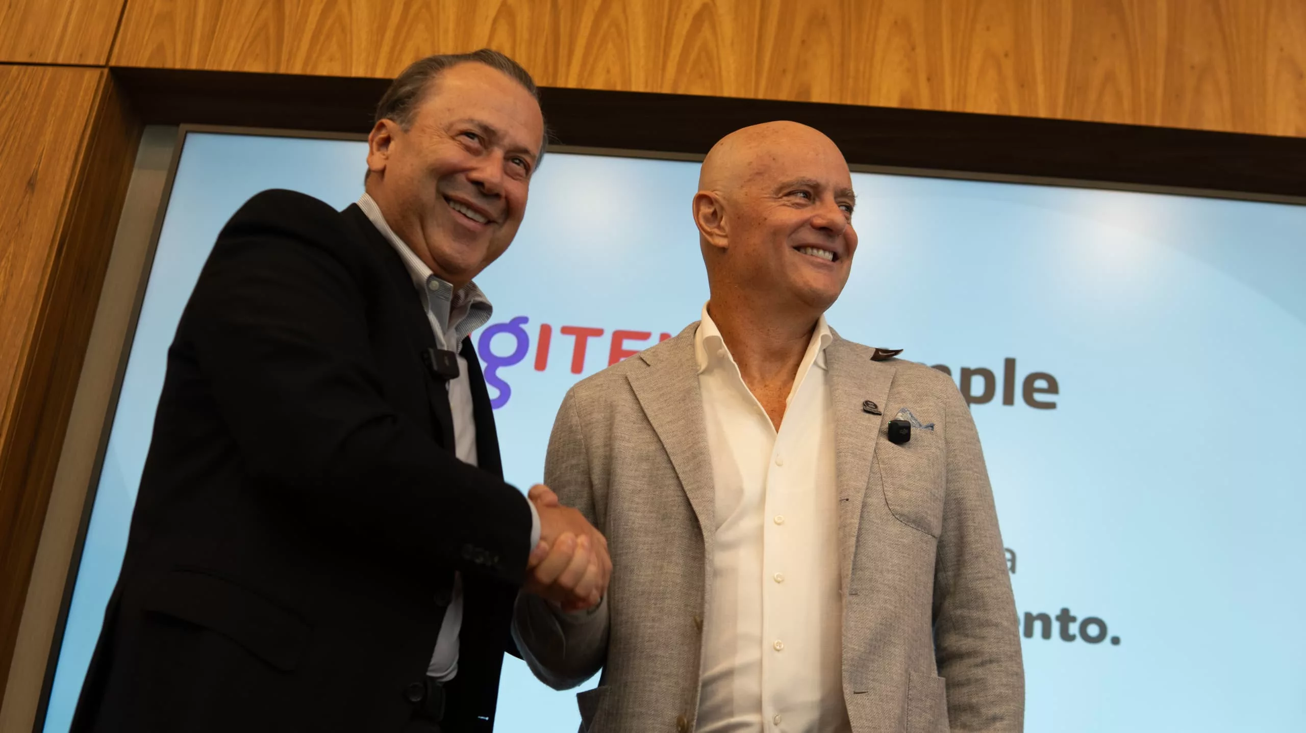 Simple y Digitel sellan una alianza estratégica para transformar